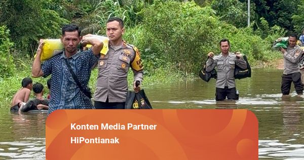 Polsek Nanga Mahap Berikan Bantuan untuk Warga Terdampak Banjir di Desa Tembesuk | kumparan.com